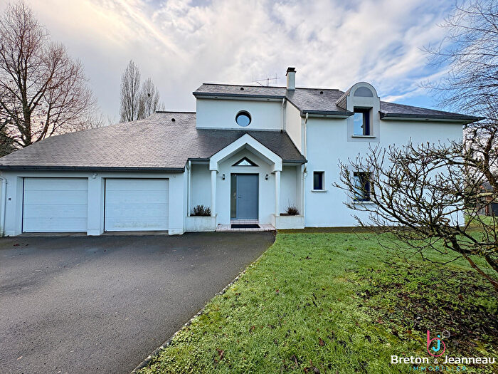 Maison à vendre - Saint-Berthevin - 8 pièces - 5 chambres