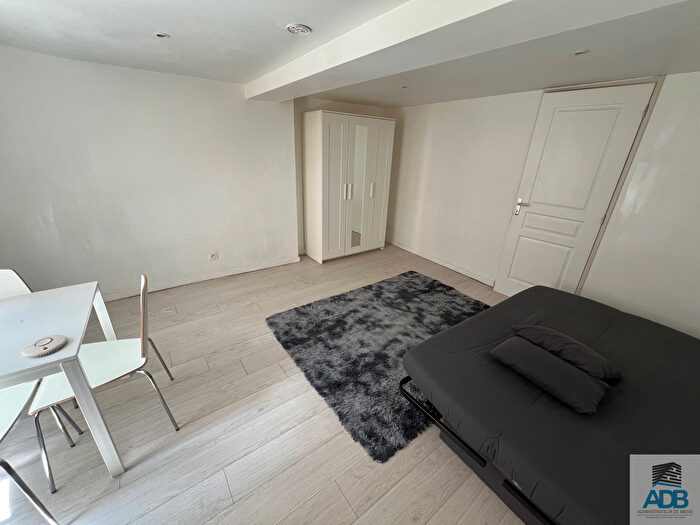 Appartement à louer - Roanne, Centre-ville, Varenne - 1 pièce