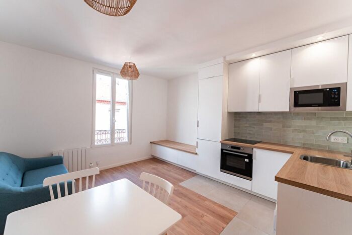 Appartement à louer - Aubervilliers, Landy-Plaine, Marcreus, Pressensé - 2 pièces - 1 chambre