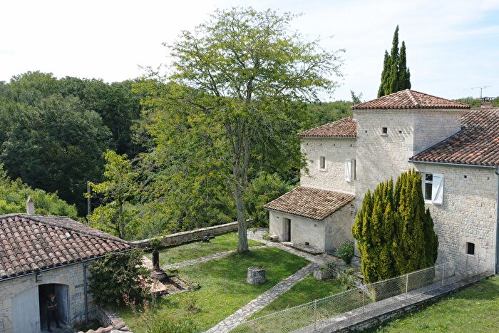 Maison à vendre - Montaigu-de-Quercy - 16 pièces - 8 chambres