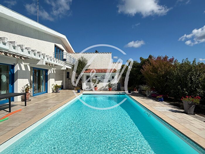 Maison 13 pièces à vendre à Lacanau, Lacanau ville, Centre-ville