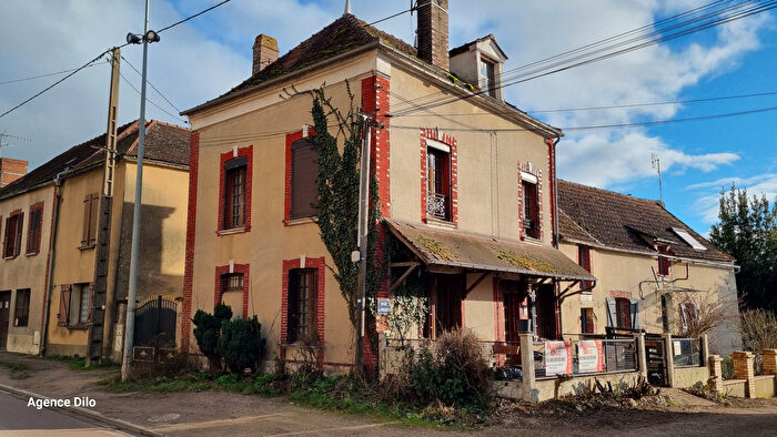 Maison à vendre - Saint-Florentin - 4 pièces - 3 chambres