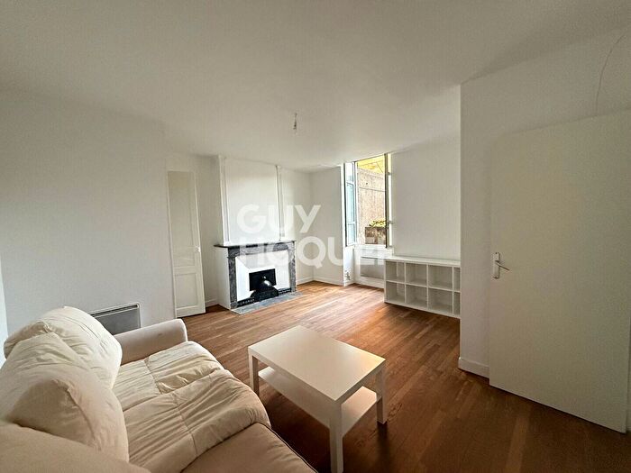 Appartement à louer - Sainte-Colombe - 3 pièces - 2 chambres