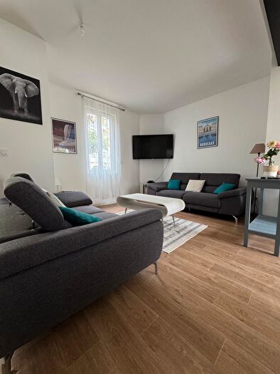 Maison à louer - Pessac, Saige - 5 pièces - 4 chambres