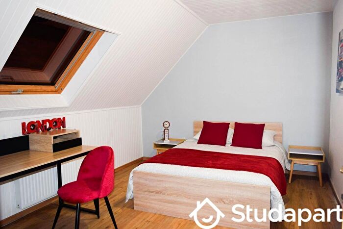 Appartement à louer - Sud Est, Émerainville - 1 pièce - 1 chambre