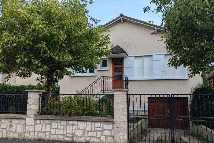 Maison à louer - Champignon-Vignes Blanches-La Plaine, Carrières-sur-Seine - 6 pièces - 3 chambres