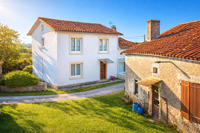 Maison 6 pièces à vendre à Saint-Amant-de-Montmoreau