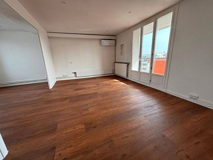 Appartement à louer - Villeurbanne - 3 pièces - 2 chambres