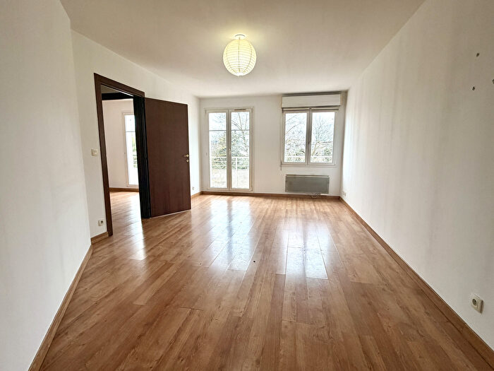 Appartement à vendre - Corbeil-Essonnes, Centre-ville - 3 pièces - 2 chambres