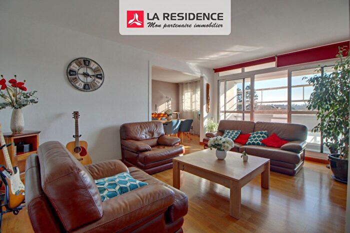 Appartement à vendre - Plaisir - 5 pièces - 3 chambres