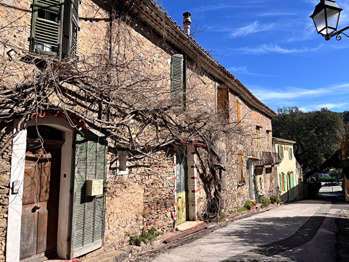 Maison à vendre - La Garde-Freinet - 13 pièces - 4 chambres