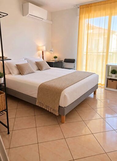 Appartement 1 pièce à louer à Nice, Poètes