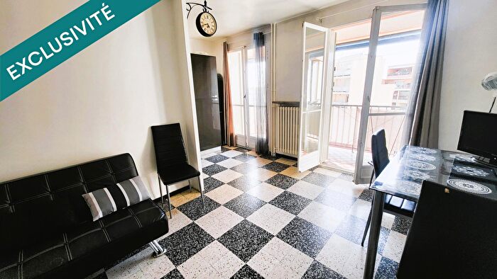 Appartement à vendre - Marseille e , La Joliette - 3 pièces - 2 chambres