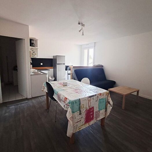 Bourg, Châlette-sur-Loing - Appartement 1 pièce à louer