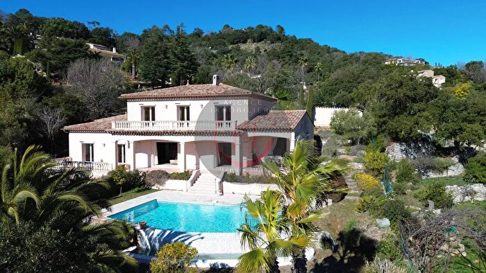 Maison à vendre - Les Adrets-de-lEstérel - 7 pièces - 5 chambres