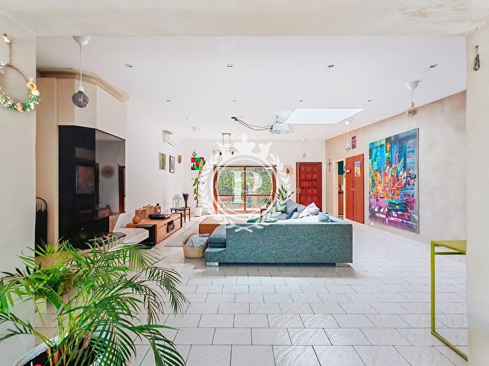 Bondy, Les Mérisiers : Maison 9 pièces à vendre