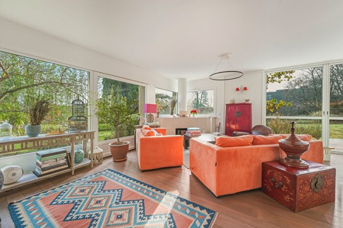 Maison à vendre - Prévessin-Moëns - 8 pièces - 6 chambres