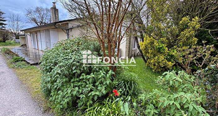 Maison à vendre - Gensac-la-Pallue - 6 pièces - 5 chambres