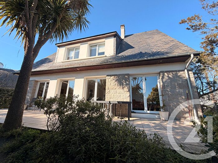 Maison à vendre - Jullouville - 8 pièces - 6 chambres