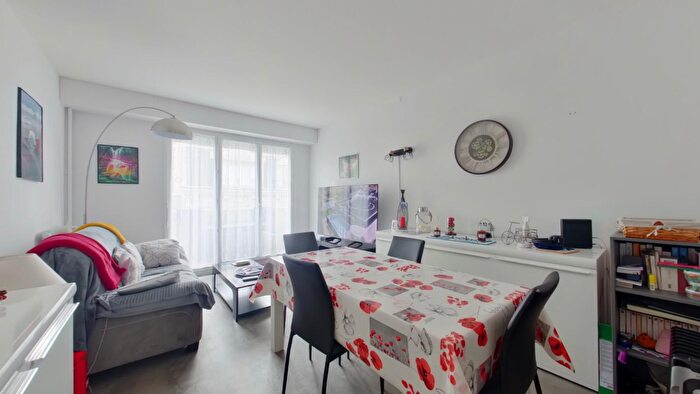 Appartement à louer - Châtellerault, Est - 3 pièces - 2 chambres