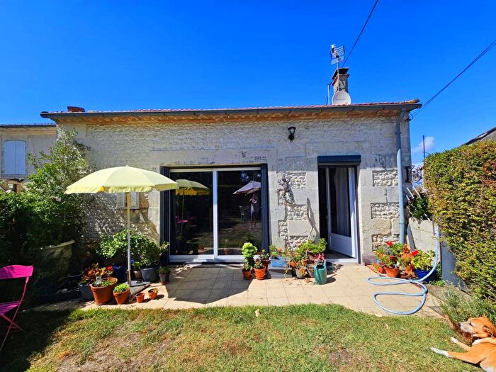 Maison à vendre - Chenac-Saint-Seurin-dUzet - 5 pièces - 3 chambres