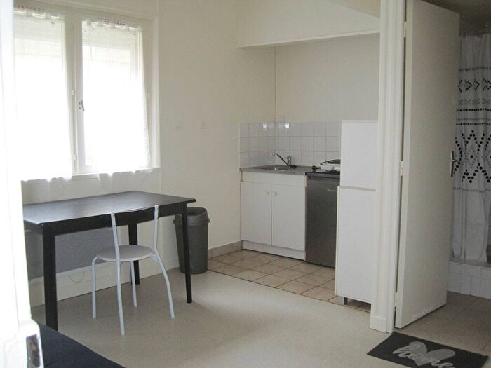 Appartement à louer - Centre Ville, Saint-Quentin - 1 pièce