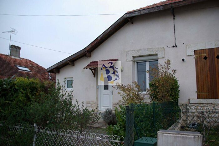 Maison à louer - Champ de Manoeuvres Est, Soyaux - 2 pièces - 1 chambre