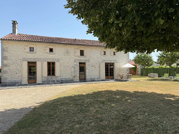 Germignac : Maison 8 pièces à vendre