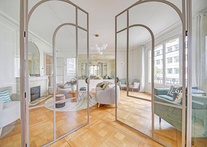 Appartement à louer - Muette Nord, Paris ème arrondissement - 8 pièces - 6 chambres