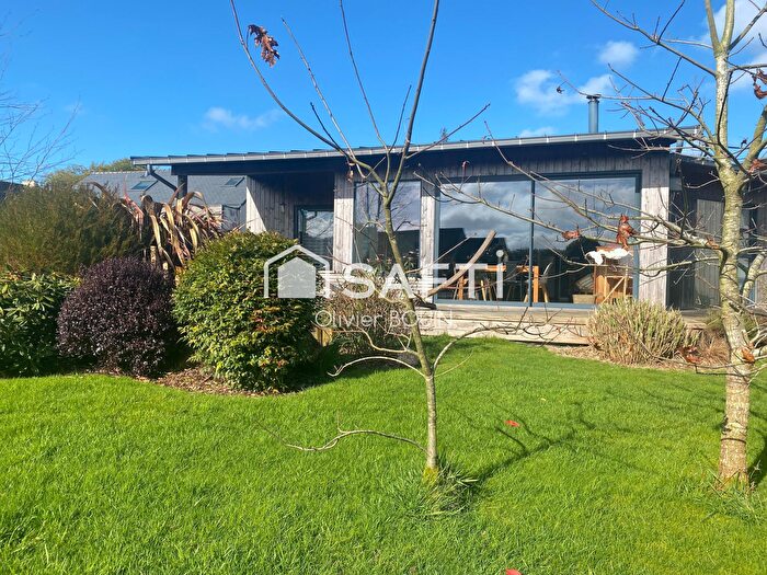 Lampaul-Guimiliau : Maison 6 pièces à vendre