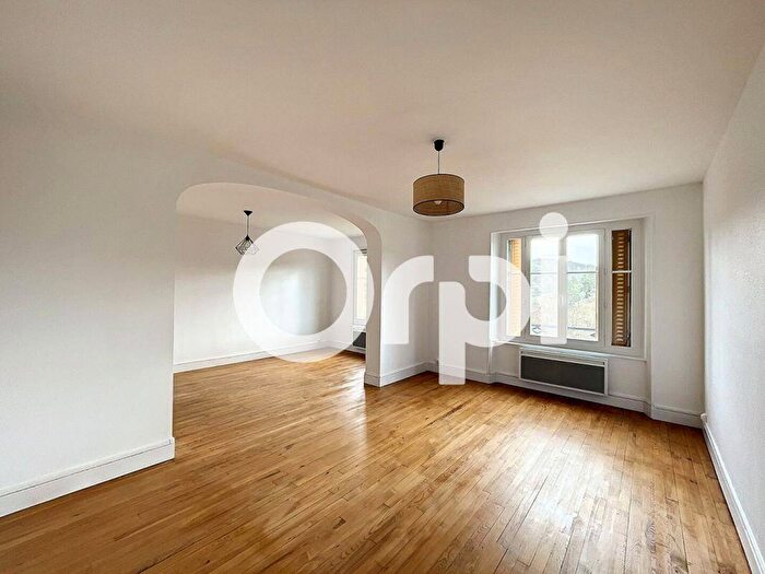 Appartement à louer - Nord, Saint-Flour - 2 pièces - 2 chambres