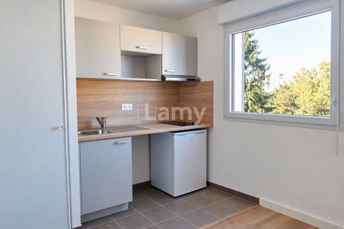 Chalâtres, Nantes : Appartement 1 pièce à louer