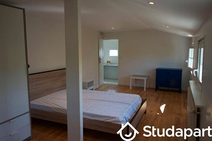 Appartement à louer - Sud-Bords de Marne-Foch, Chelles - 1 pièce - 1 chambre