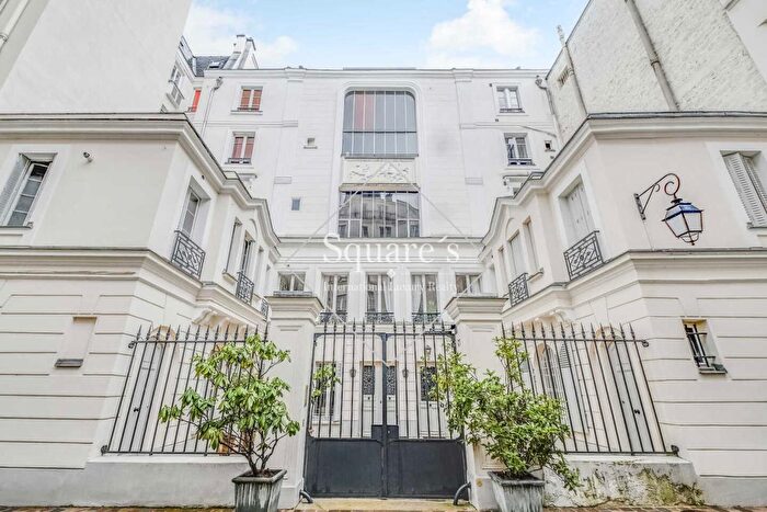 Appartement à vendre - Paris e  - 5 pièces - 3 chambres