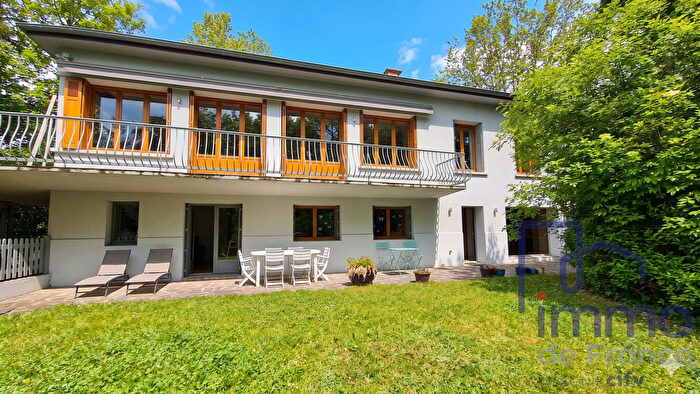 Saint-Priest-en-Jarez : Maison 8 pièces à vendre