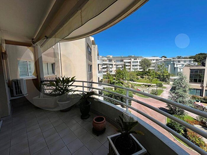 Appartement à louer - Bonneveine, Marseille ème - 2 pièces - 1 chambre