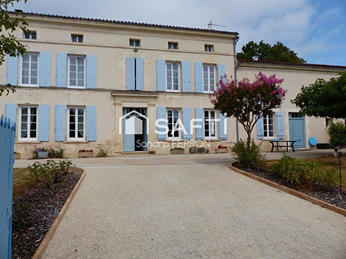 Maison à vendre - Les Touches-de-Périgny - 7 pièces - 4 chambres