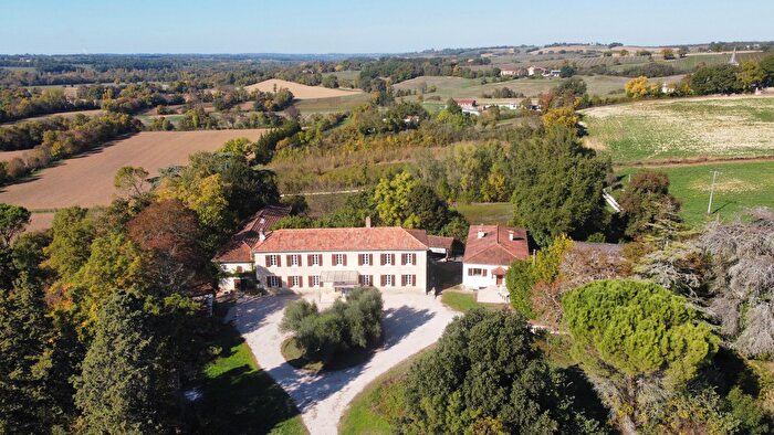 Maison à vendre - Justian - 15 pièces - 5 chambres