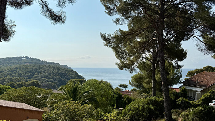 Maison à vendre - Saint-Mandrier-sur-Mer - 6 pièces - 4 chambres