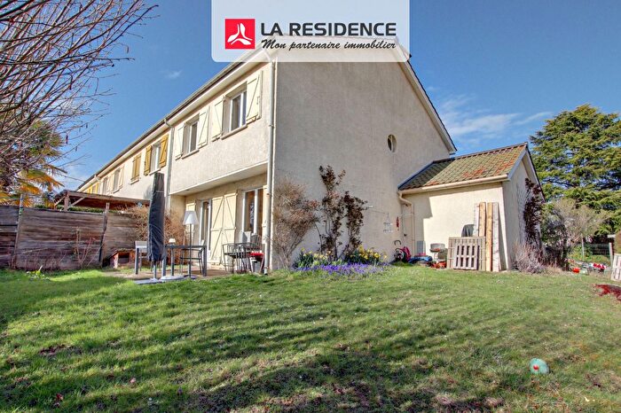 Maison à vendre - Le Mesnil-Saint-Denis - 7 pièces - 5 chambres
