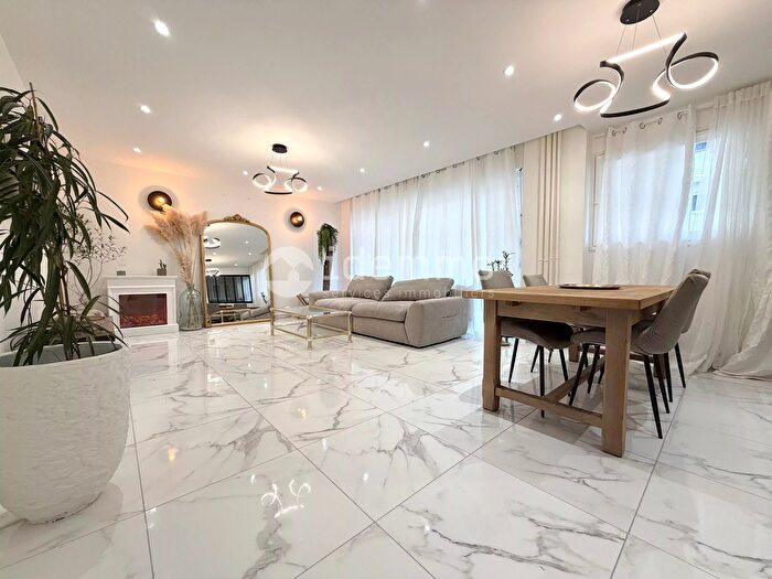 Appartement à vendre - Metz, Centre-ville - 5 pièces - 3 chambres