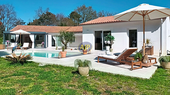 Maison à vendre - Saint-Vivien-de-Médoc - 7 pièces - 5 chambres