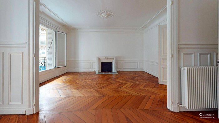 Saint Thomas d'Aquin, Paris 7ème arrondissement : Appartement 4 pièces à louer
