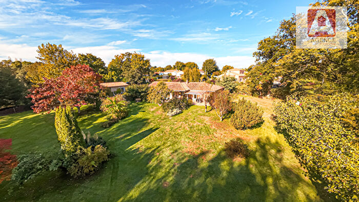 Maison à vendre - Saint-Révérend - 8 pièces - 5 chambres