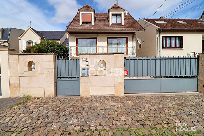 Maison à vendre - Sainte-Geneviève-des-Bois, Emile Zola, Bois Clairs - 7 pièces - 4 chambres