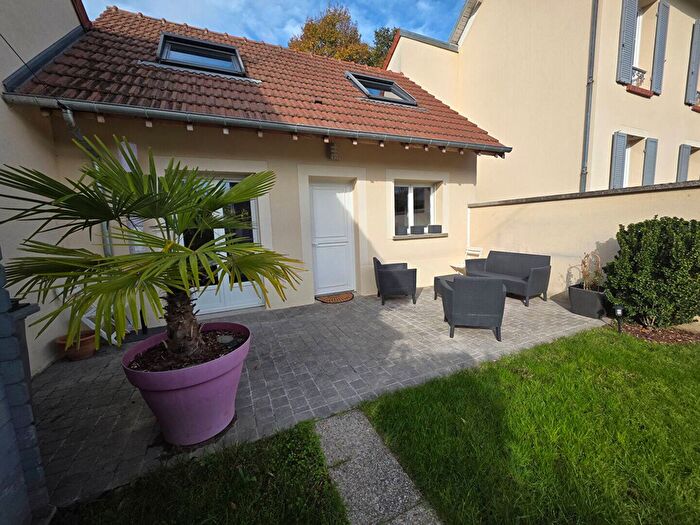 Maison à louer - Nord Ouest, Le Mesnil le Roi - 3 pièces - 2 chambres