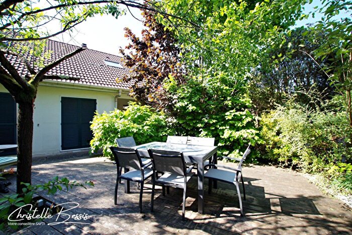 Maison à vendre - Villecresnes - 8 pièces - 5 chambres