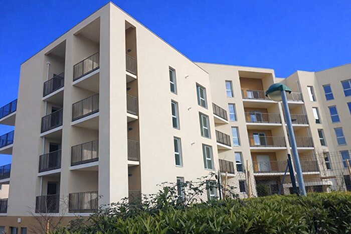 Appartement à louer - Centre-Saint Bonnet-Muissiat, Villefontaine - 2 pièces - 1 chambre