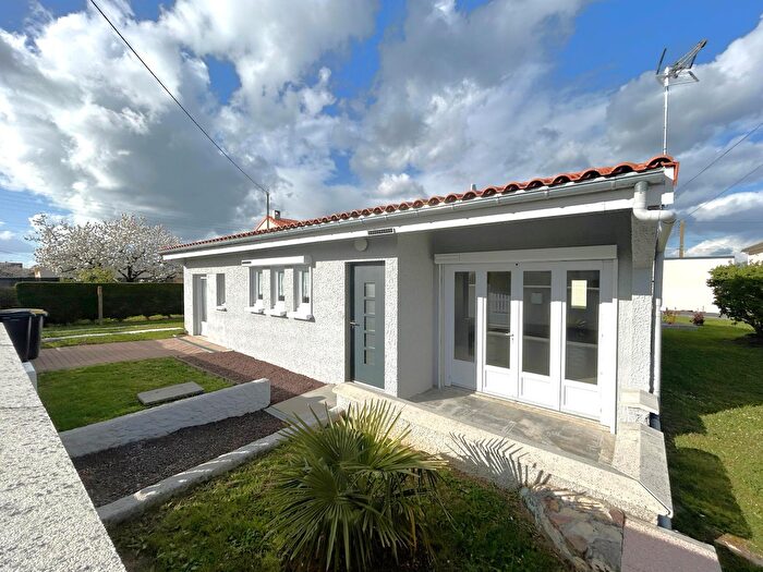 Maison à louer - Sainte-Radegonde - 3 pièces - 2 chambres