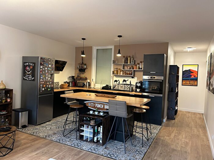 Appartement à vendre - Pierre-Bénite - 3 pièces - 2 chambres